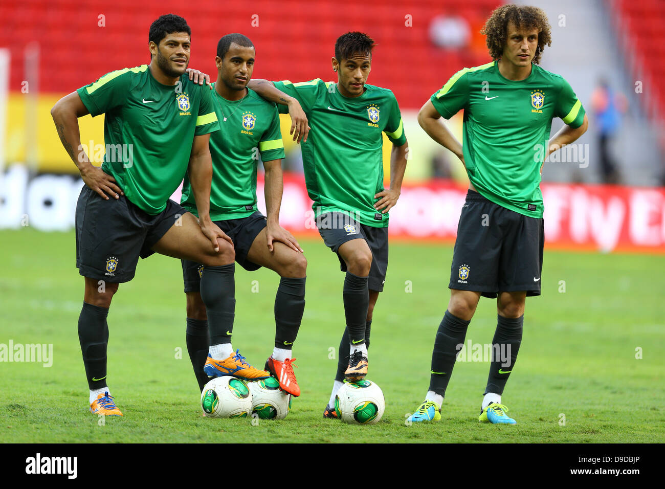 David luiz and neymar hi-res stock photography and images - Alamy