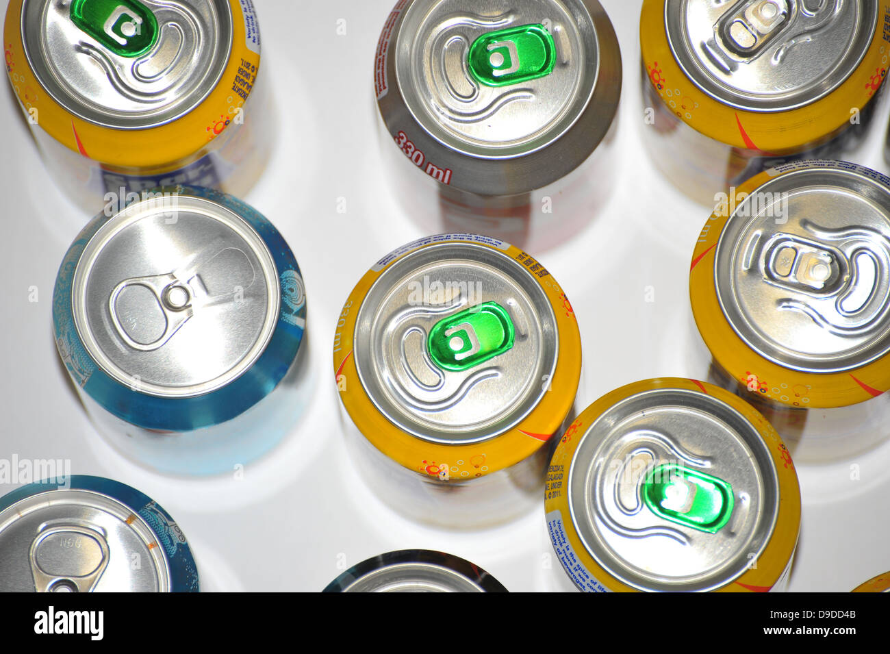 Fizzy drink cans hi-res stock photography and images - Alamy