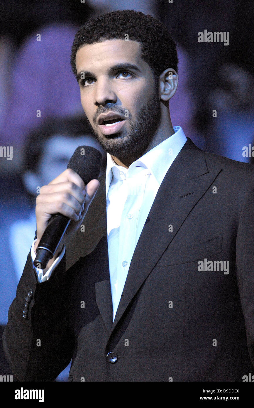 Drake at the juno awards hi-res stock photography and images - Alamy