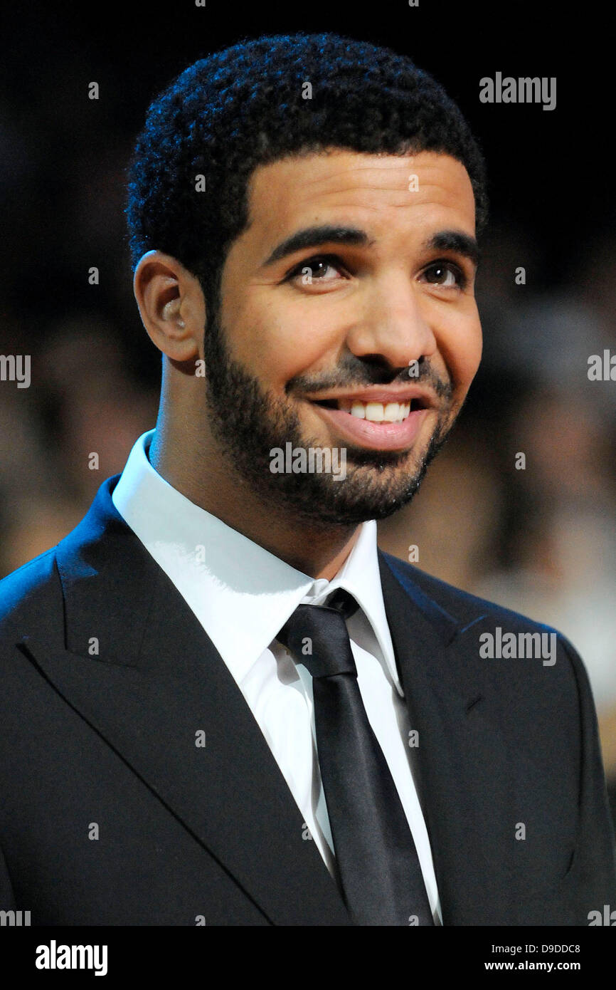 Drake at the juno awards hi-res stock photography and images - Alamy