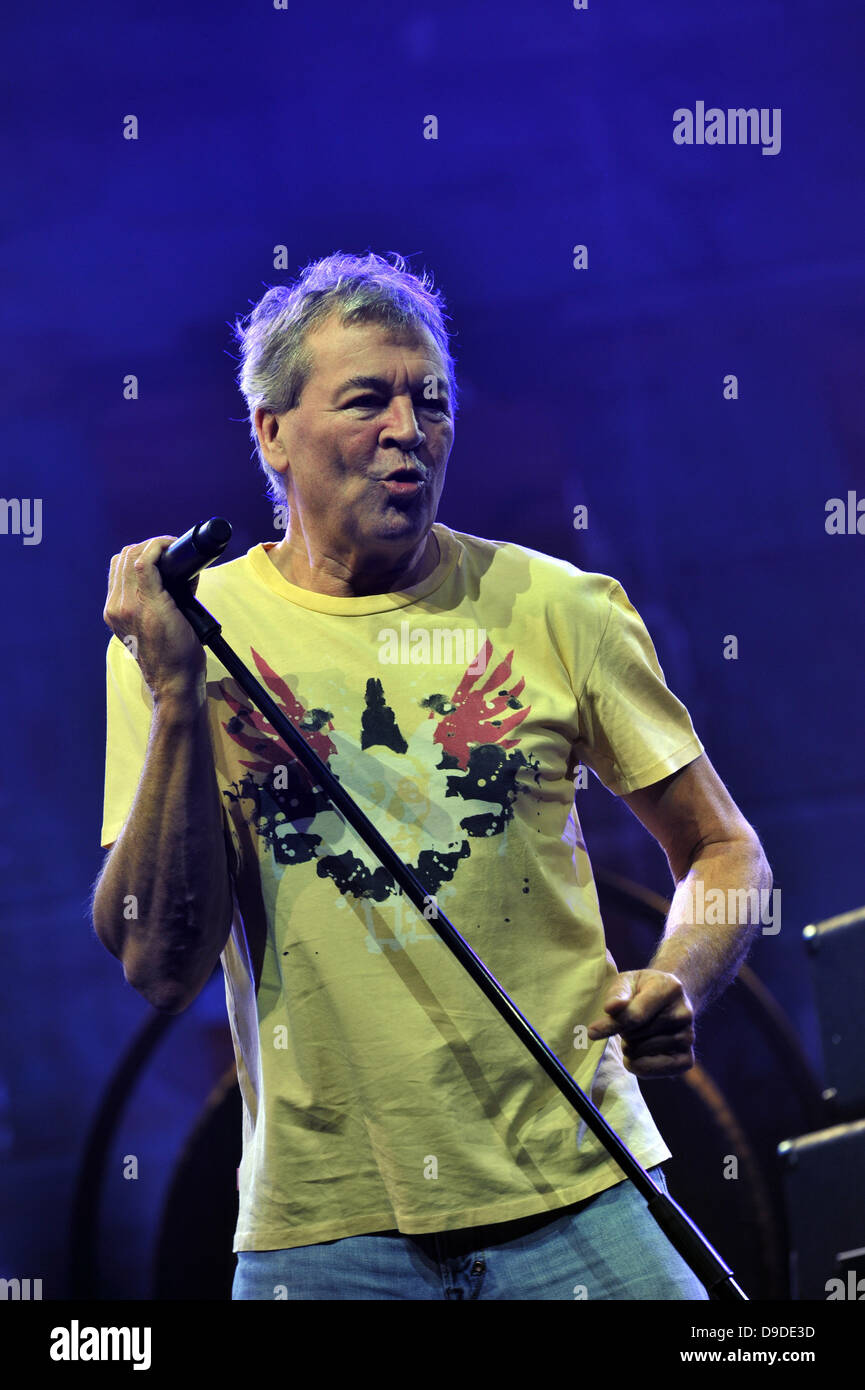 Ian Gillan Deep Purple performing live in concert St. Petersburg ...