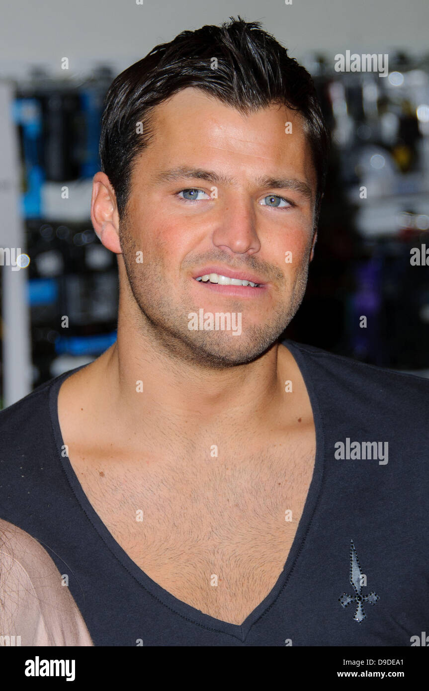 Mark Wright 'The Only Way Is Essex' cast promote and sign copies of ...