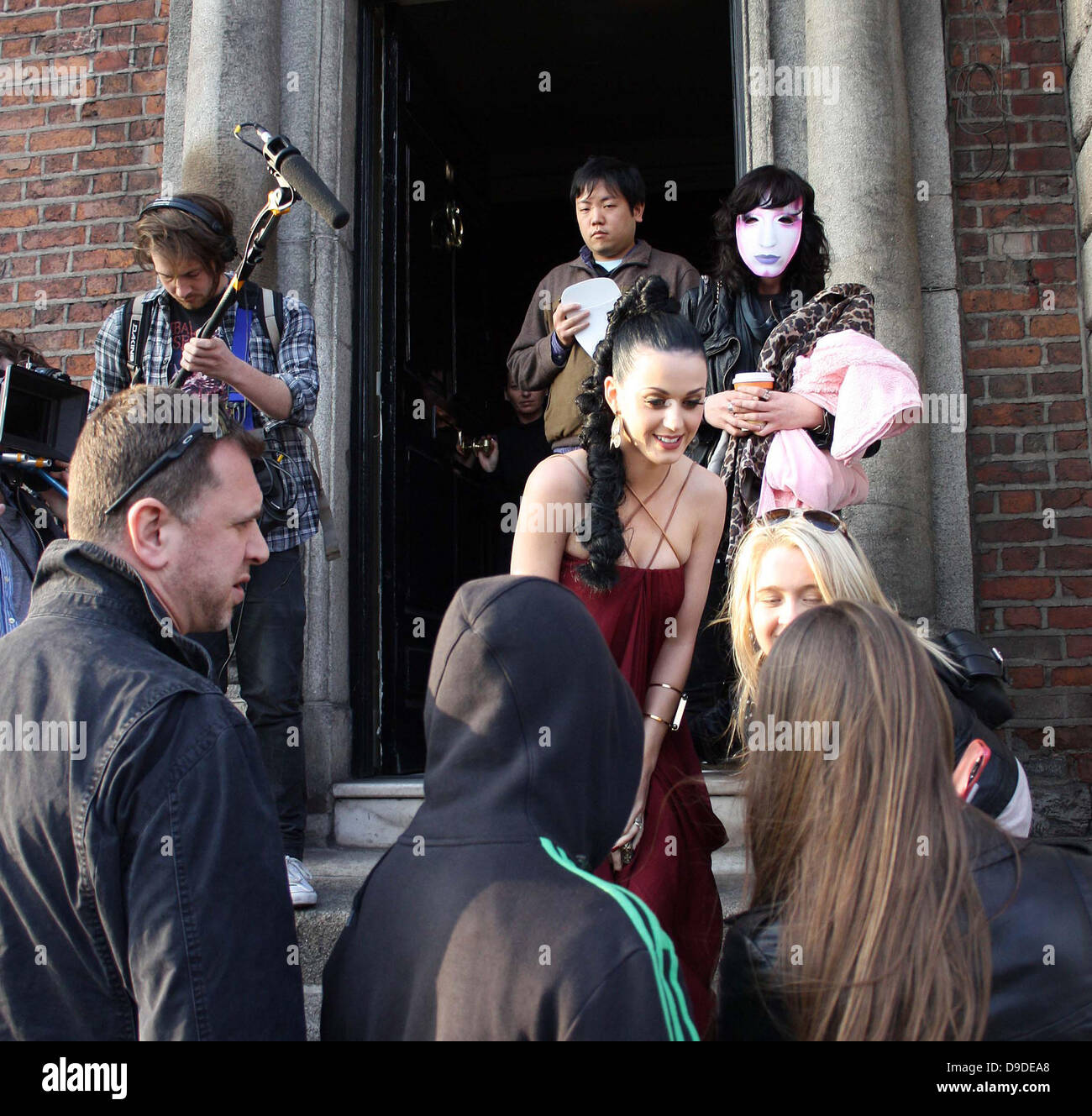 Katy Perry emerges from her Dublin Hotel to greet fans and to film a ... Katy Perry emerges from her Dublin Hotel to greet fans and to film a ...