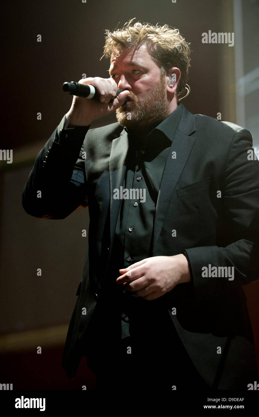 Elbow live o2 arena hi-res stock photography and images - Alamy