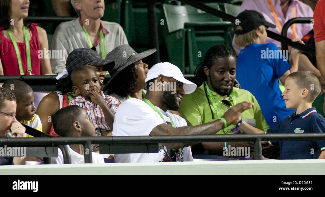 Lebron james family hi-res stock photography and images - Alamy