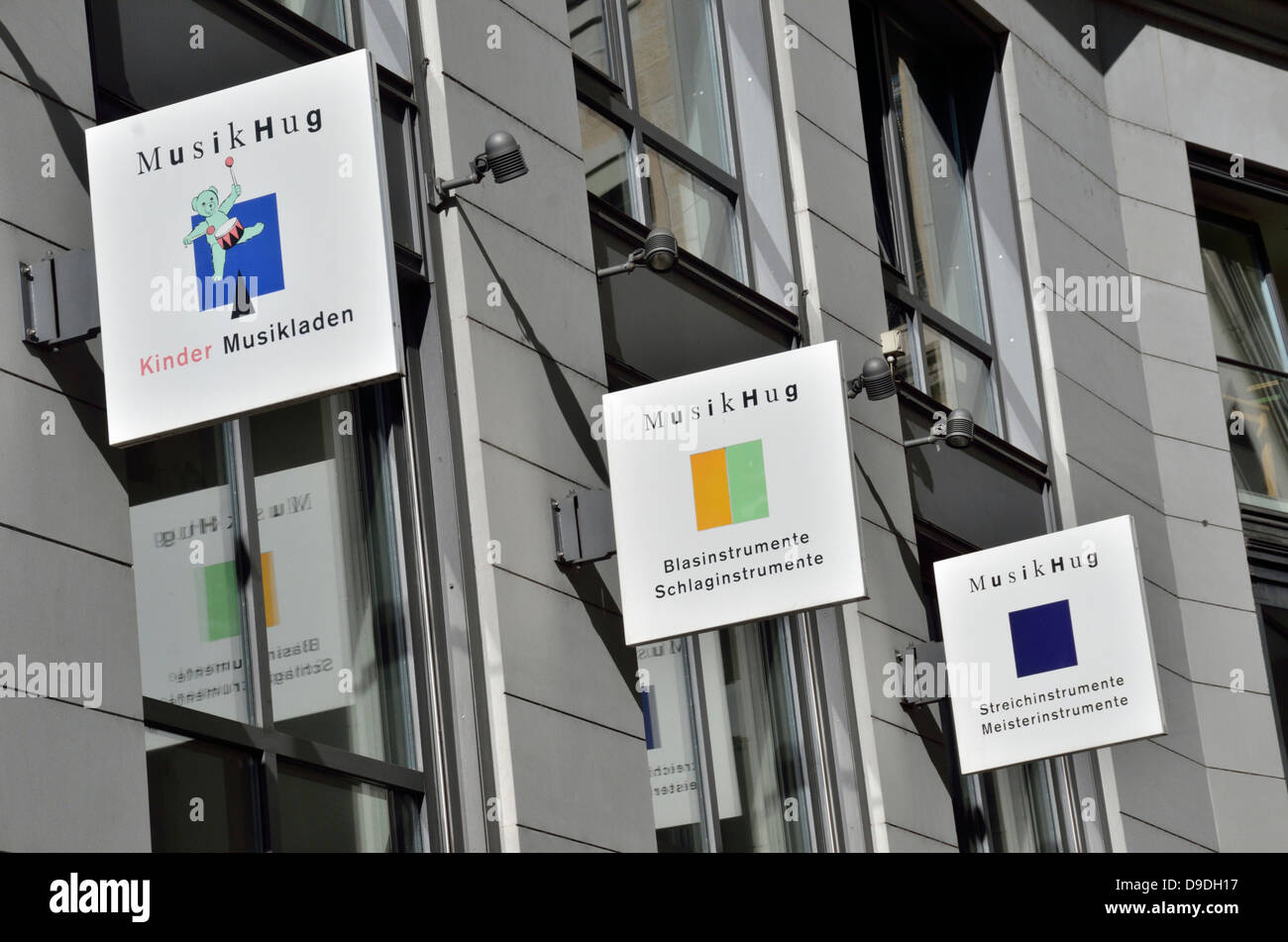 Hug shop hi-res stock photography and images - Alamy