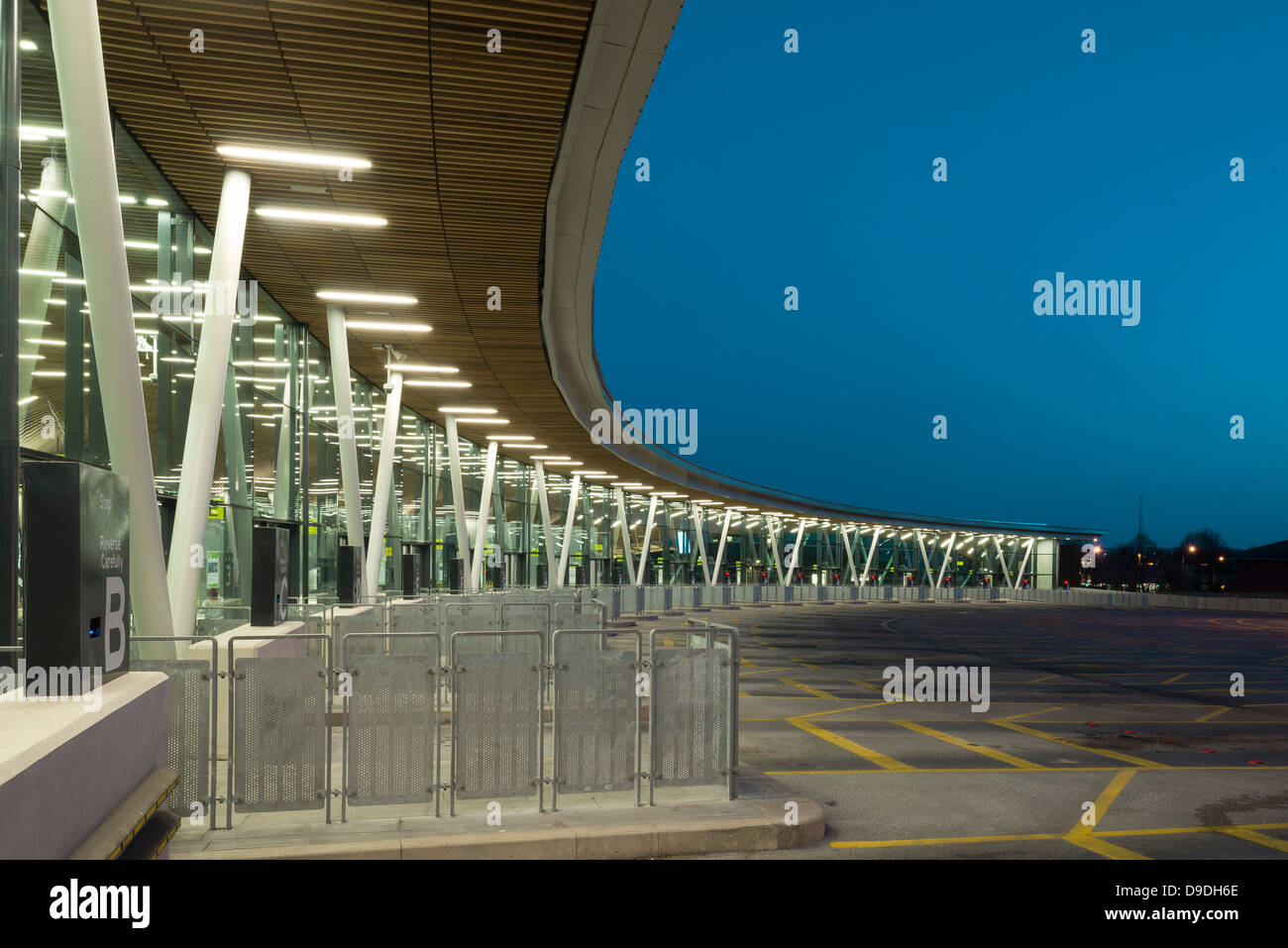 Stoke Bus Station, Stoke on Trent, United Kingdom. Architect: Grimshaw ...