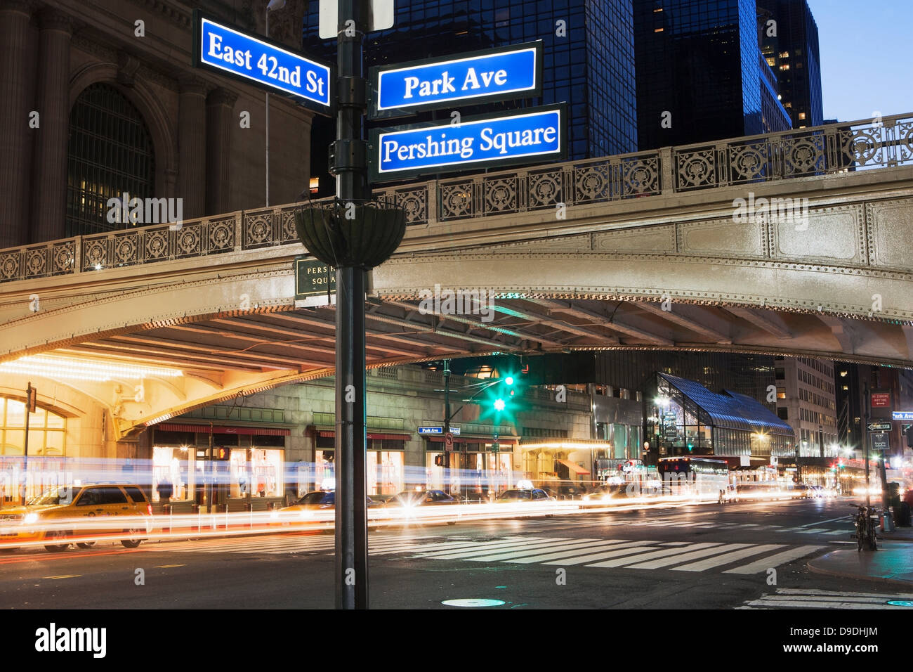 42nd street and park avenue hi-res stock photography and images - Alamy