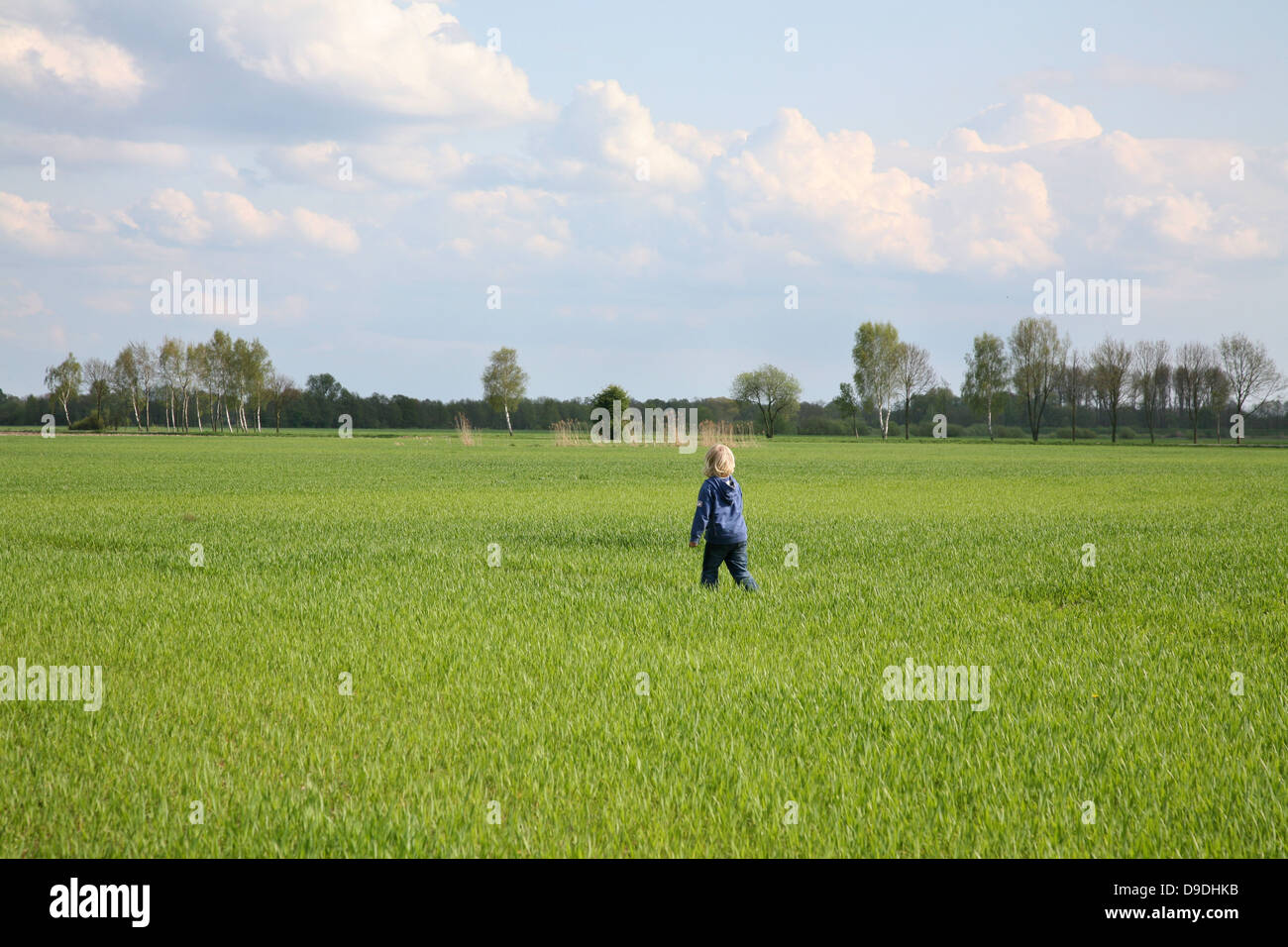Boys outdoor experience hi-res stock photography and images - Alamy