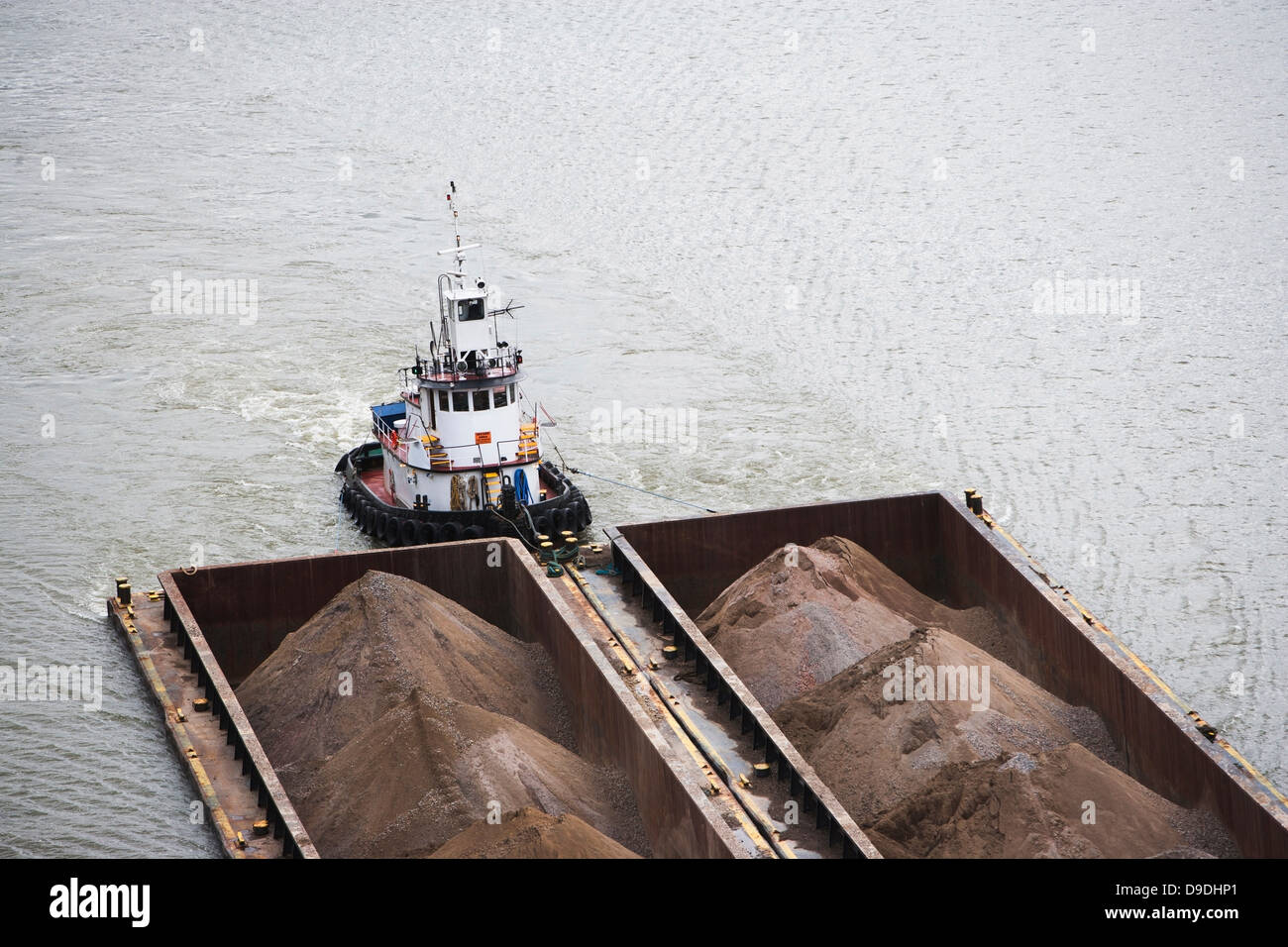 Pushing barges hi-res stock photography and images - Alamy