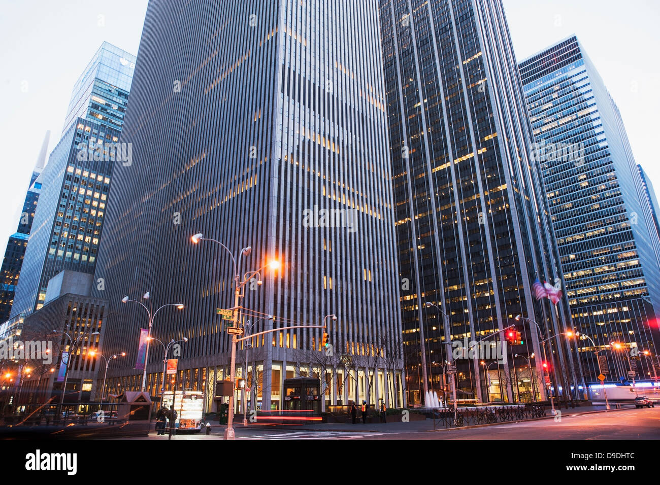 New york city office buildings hi-res stock photography and images - Alamy