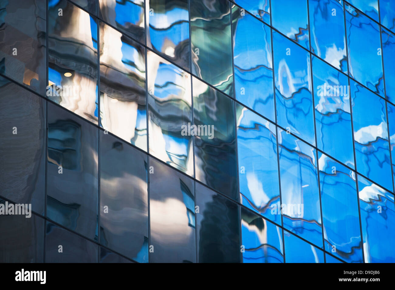 Reflective glass facade hi-res stock photography and images - Alamy