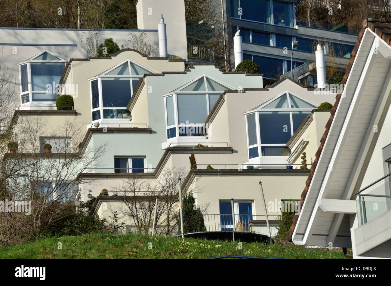 Modern Swiss houses on a hillside next to Lake Zurich Stock Photo - Alamy
