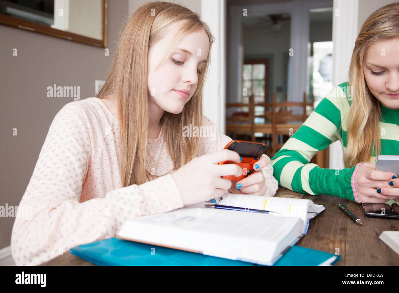 Studying cells hi-res stock photography and images - Alamy
