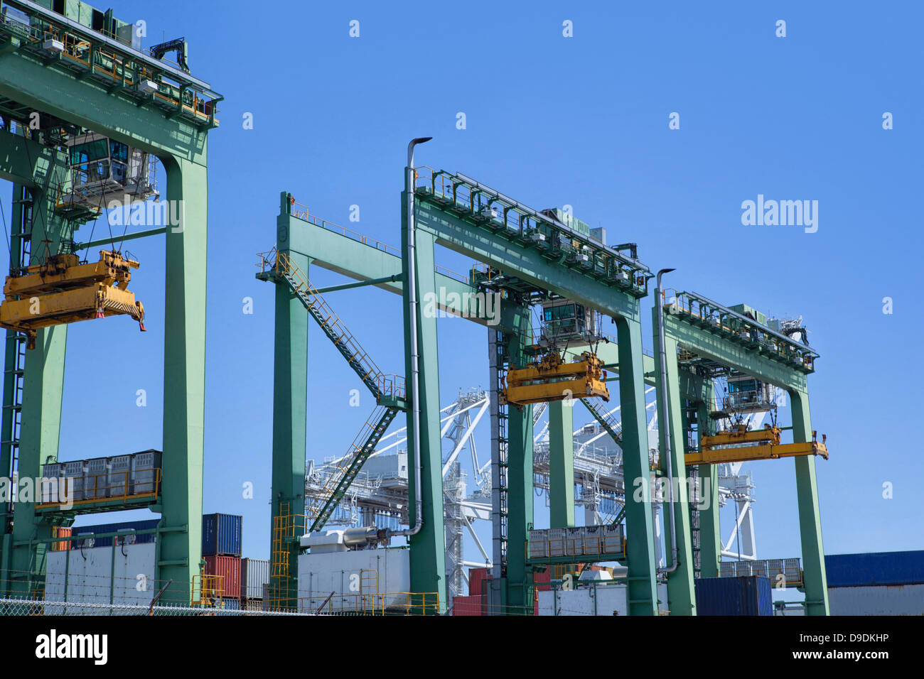 Overhead crane port hi-res stock photography and images - Alamy