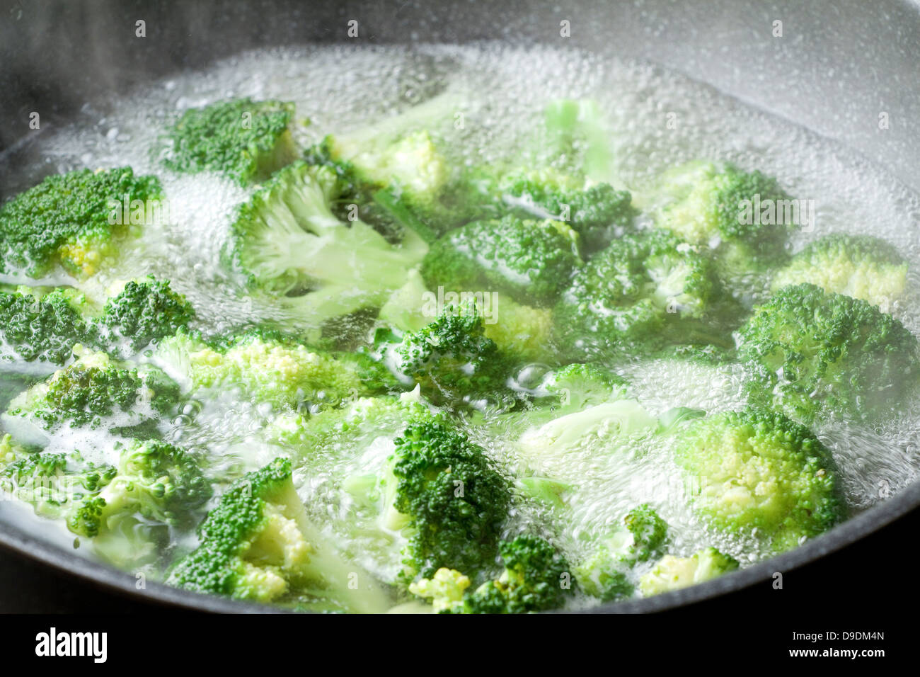 Broccoli being boiled Stock Photo - Alamy
