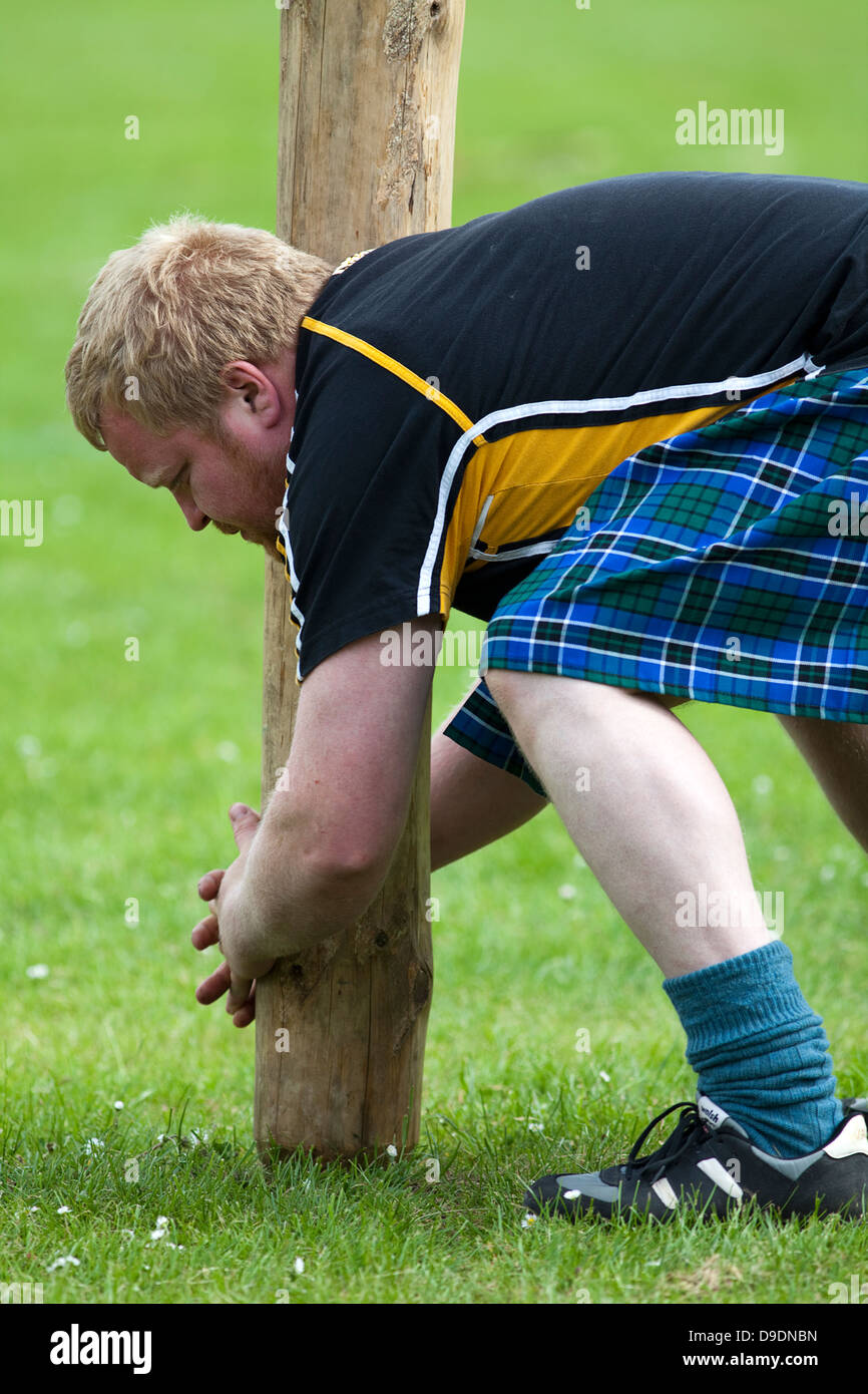 Caber toss hi-res stock photography and images - Alamy