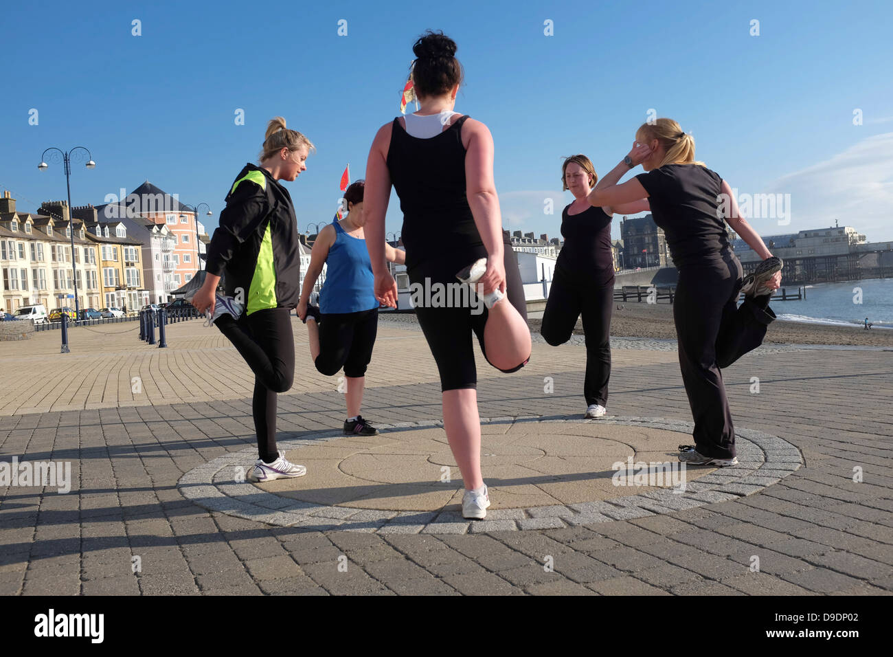 Girls keep fit hi-res stock photography and images - Alamy
