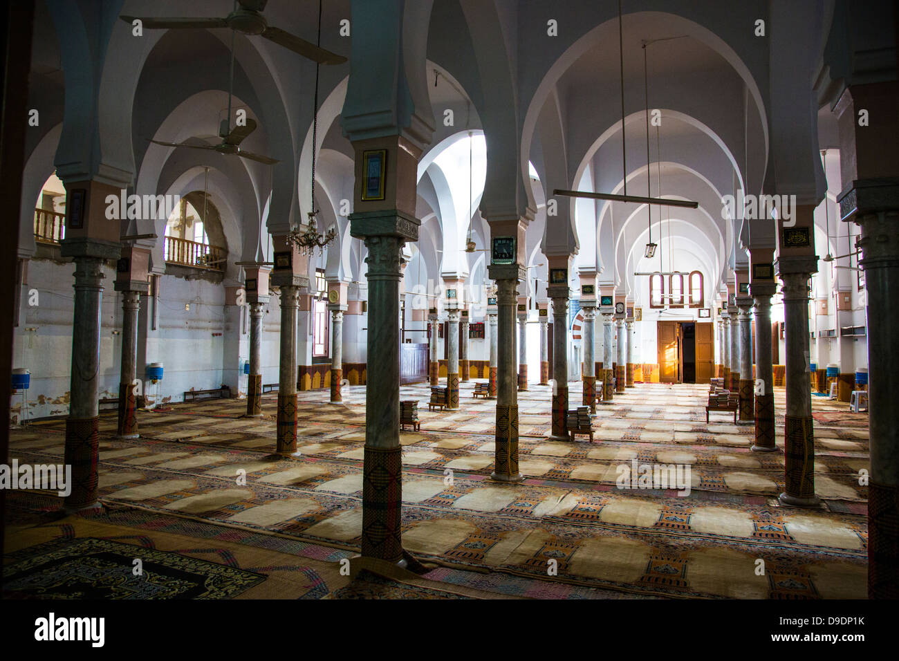 Mosque interior medina hi-res stock photography and images - Alamy