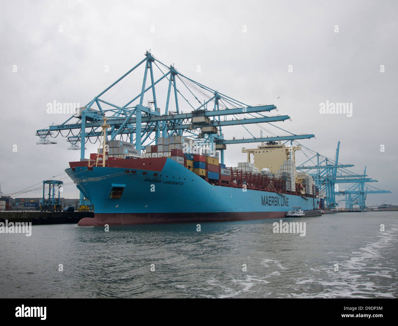 APM container terminals on the Maasvlakte 2 in the port of Rotterdam ...