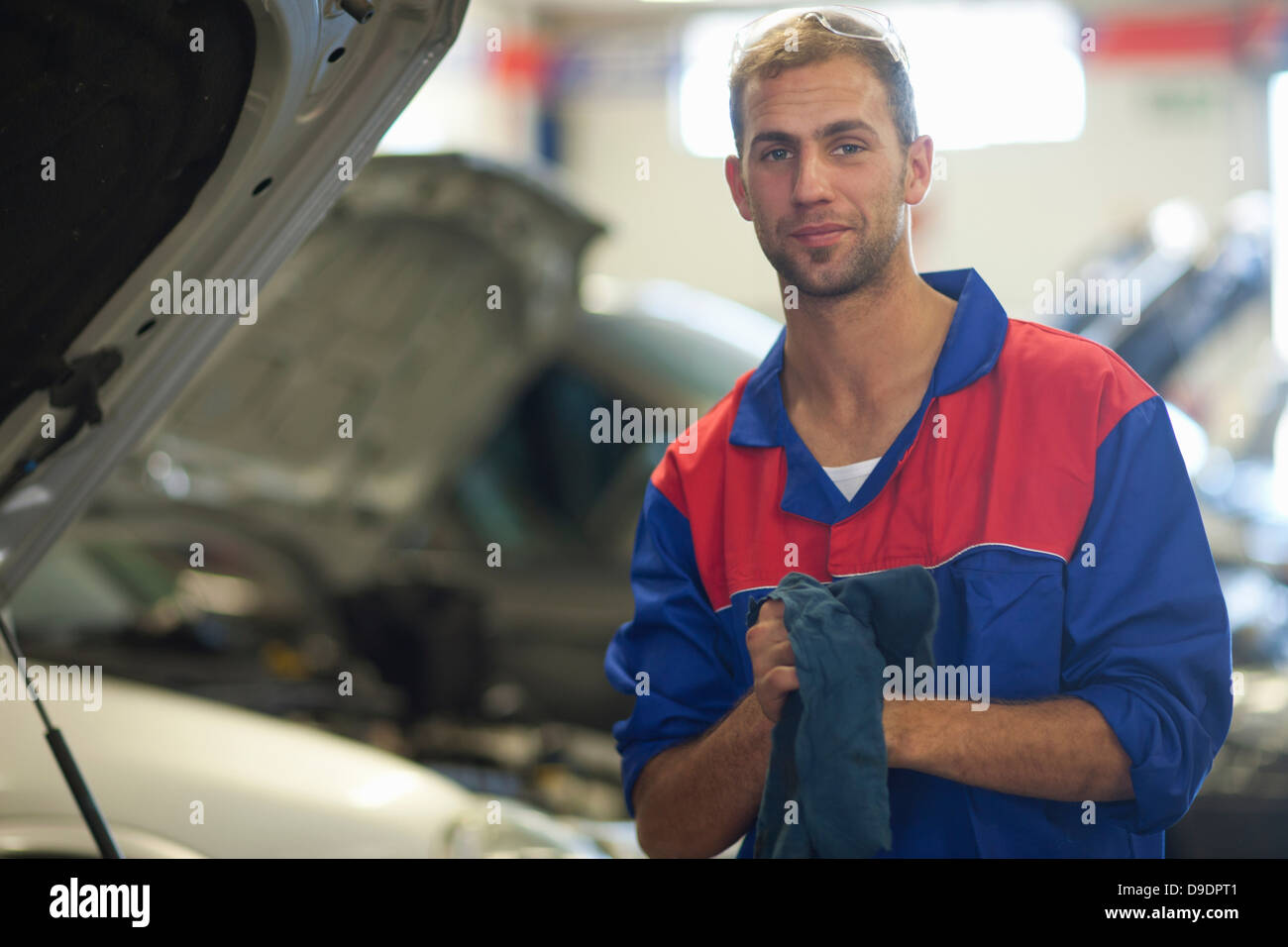 Car mechanic hi-res stock photography and images - Alamy