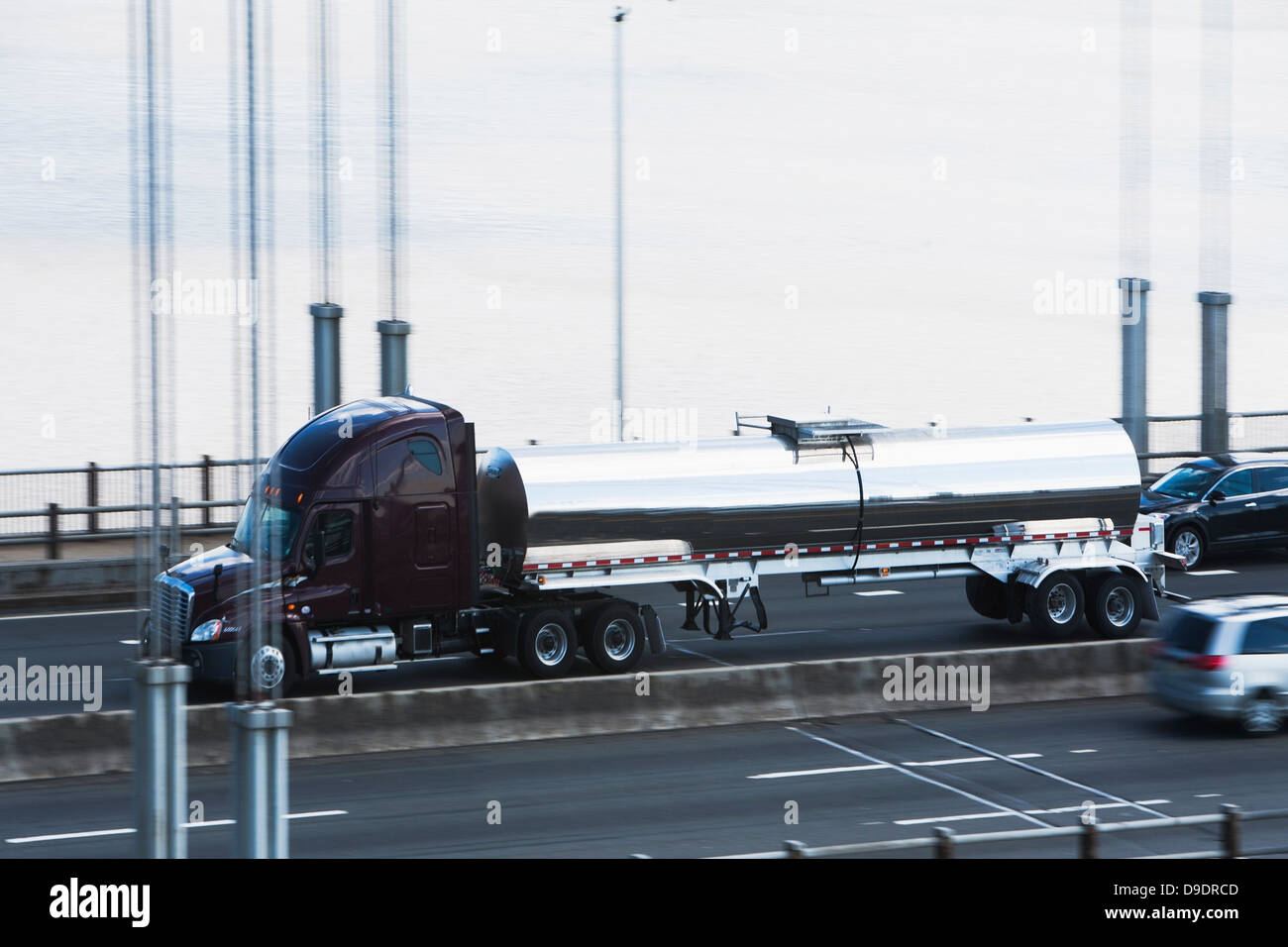Tanker bridge hi-res stock photography and images - Alamy