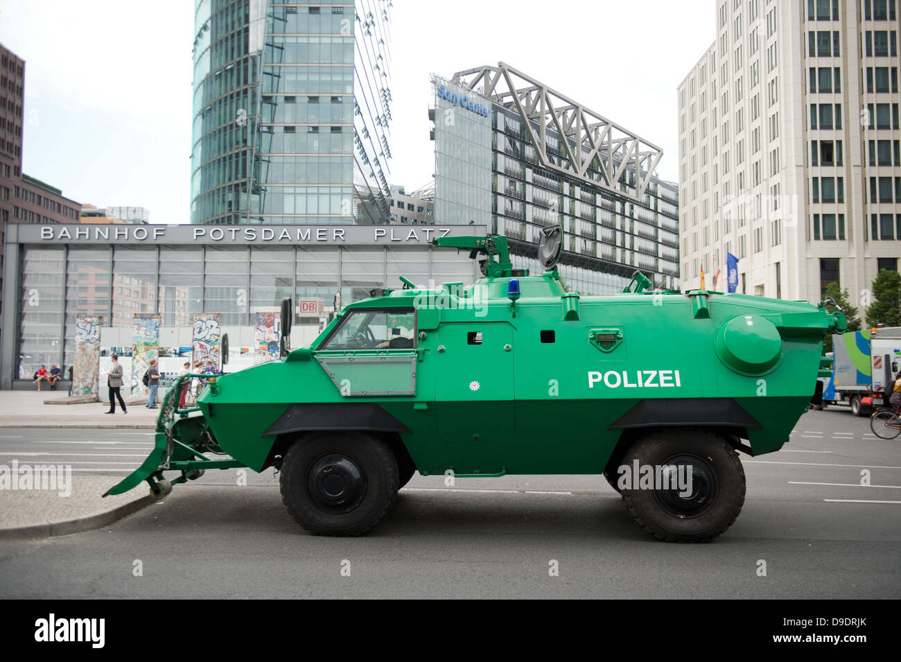 Berlin, Germany. 18th June, 2013. An armoured 'Sonderwagen 4' (SWAT car ...