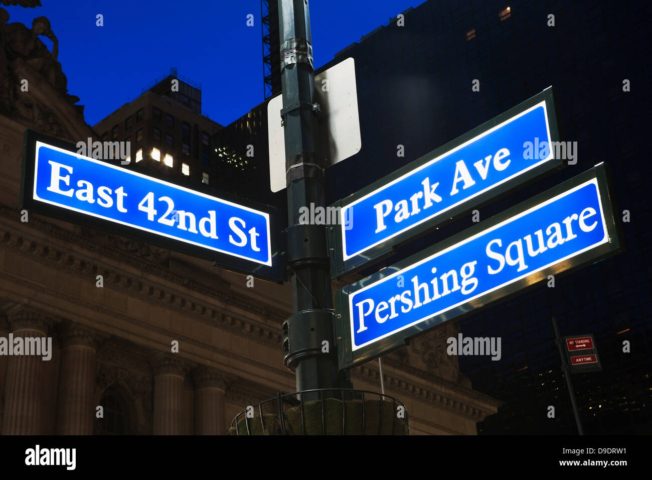 42nd street signs hi-res stock photography and images - Alamy
