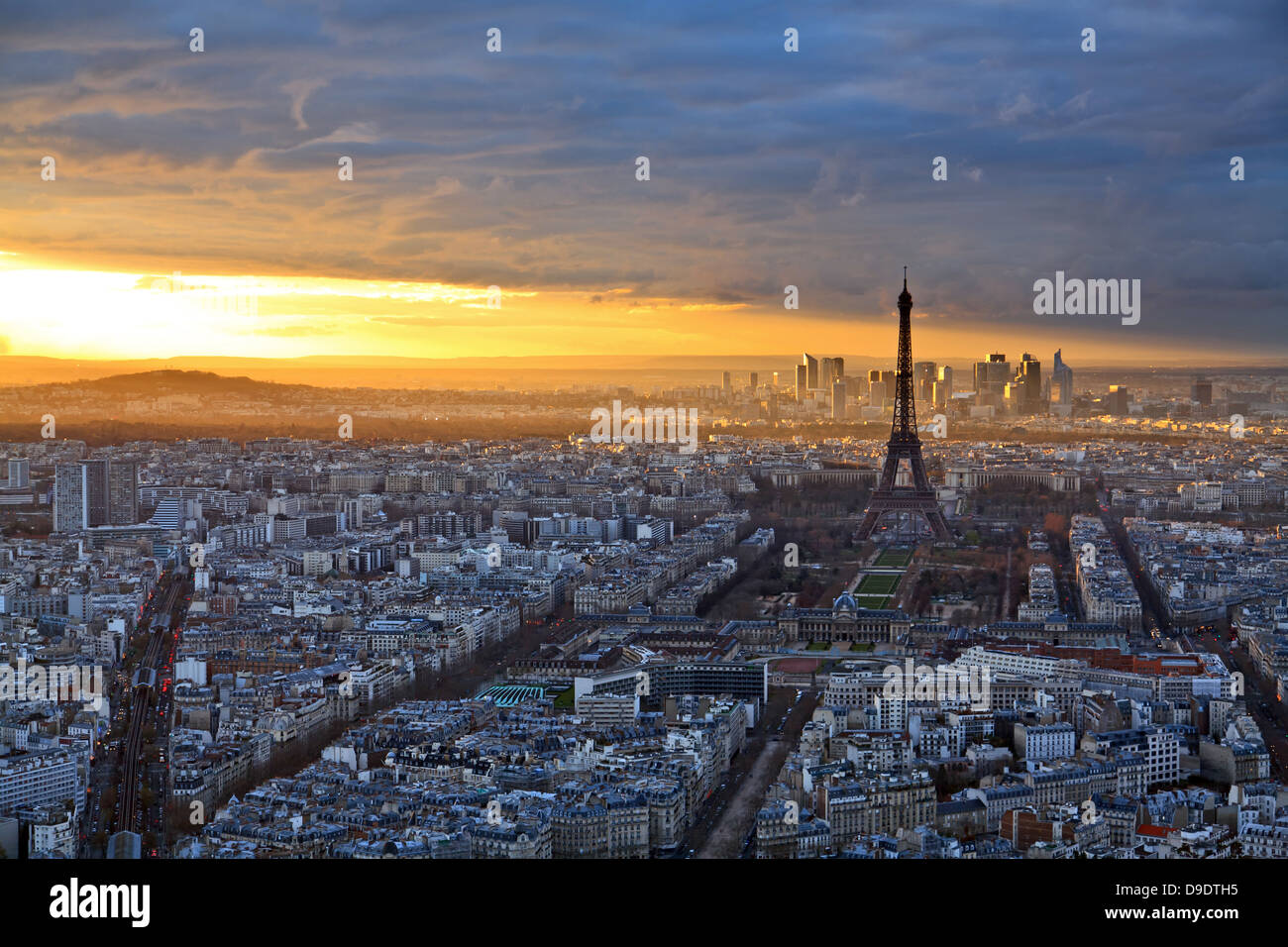 Cityscape with eiffel tower hi-res stock photography and images - Alamy