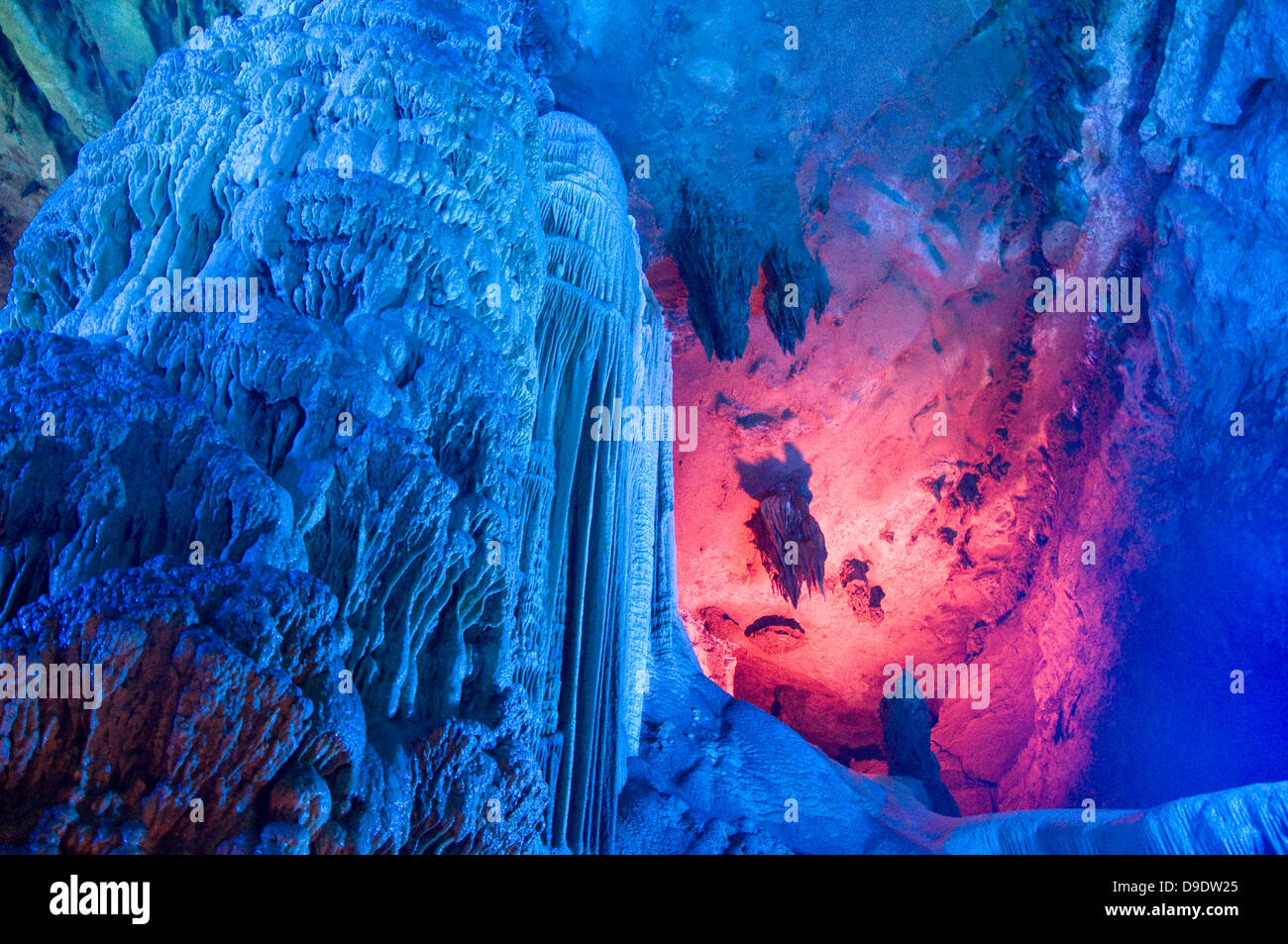 Guilin cave hi-res stock photography and images - Alamy