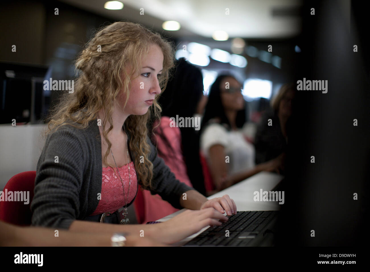 Students using computers hi-res stock photography and images - Alamy