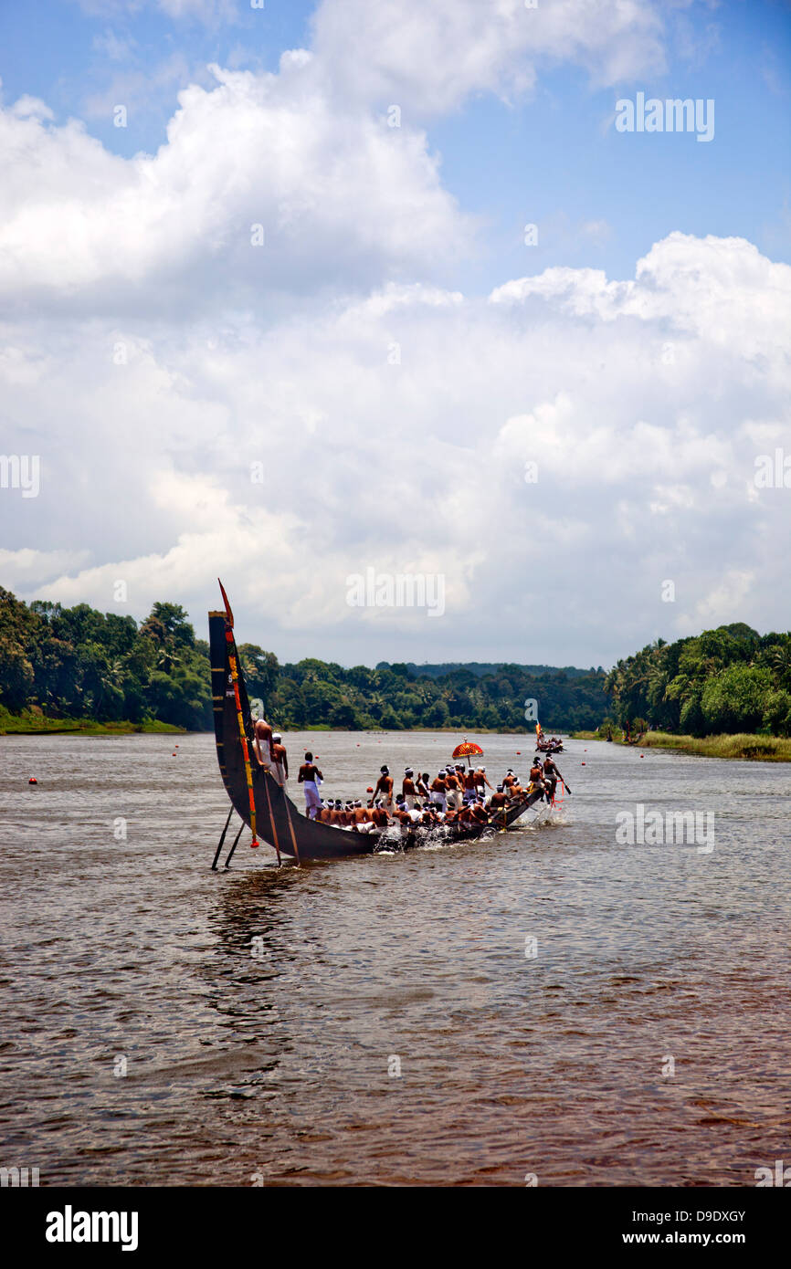 Snake boat race on Pampa River at Onam Festival, Aranmula, Kerala ...