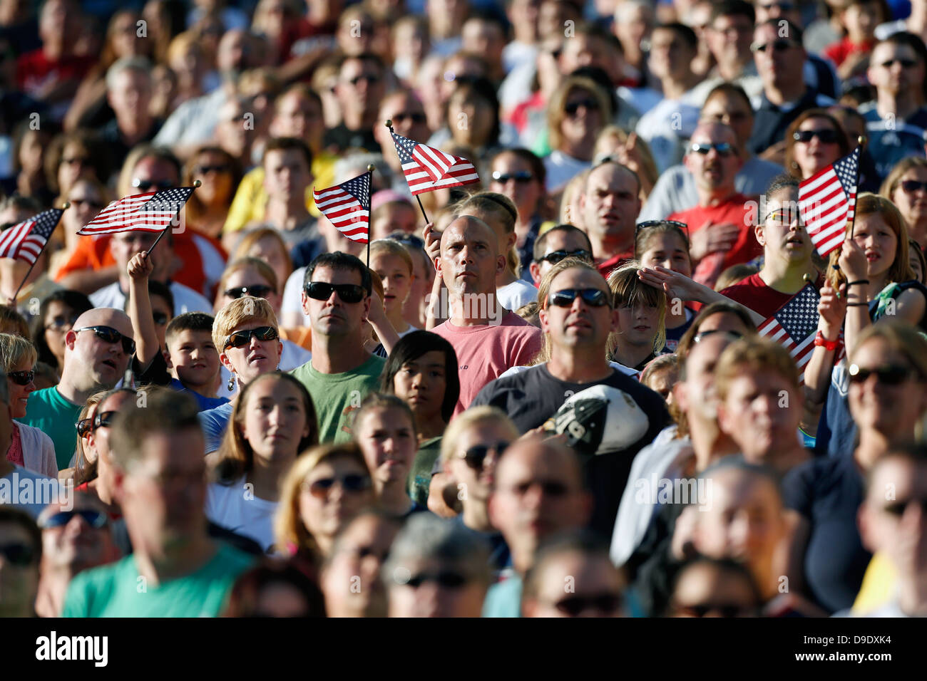 Stadium crowd sports hi-res stock photography and images - Alamy