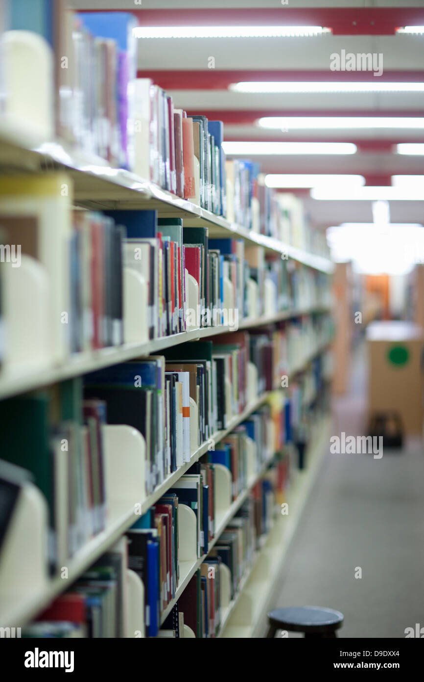 Bookshelves in library hi-res stock photography and images - Alamy