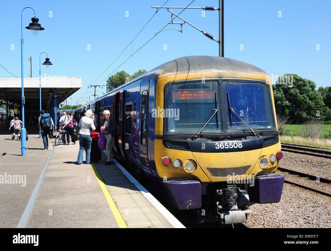 Class 365 electric multiple unit hi-res stock photography and images ...