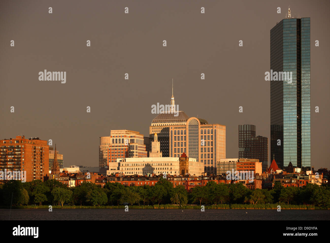 Reflective skyline hi-res stock photography and images - Alamy