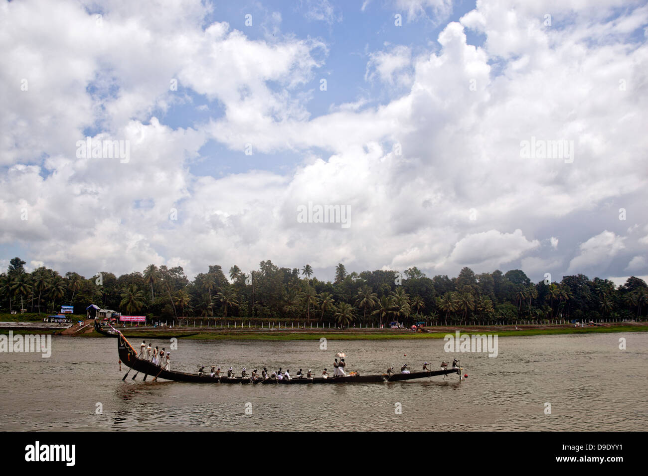 Snake boat race on Pampa River at Onam Festival, Aranmula, Kerala ...