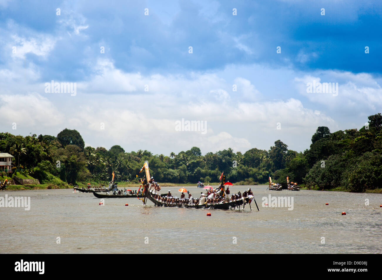 Snake boat race on Pampa River at Onam Festival, Aranmula, Kerala ...