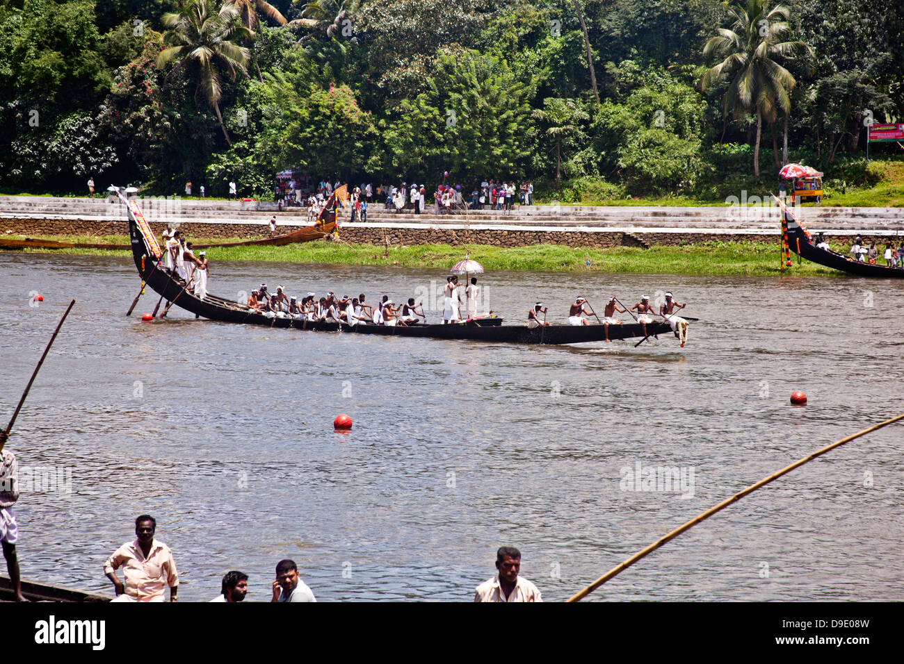Snake boat race on Pampa River at Onam Festival, Aranmula, Kerala ...