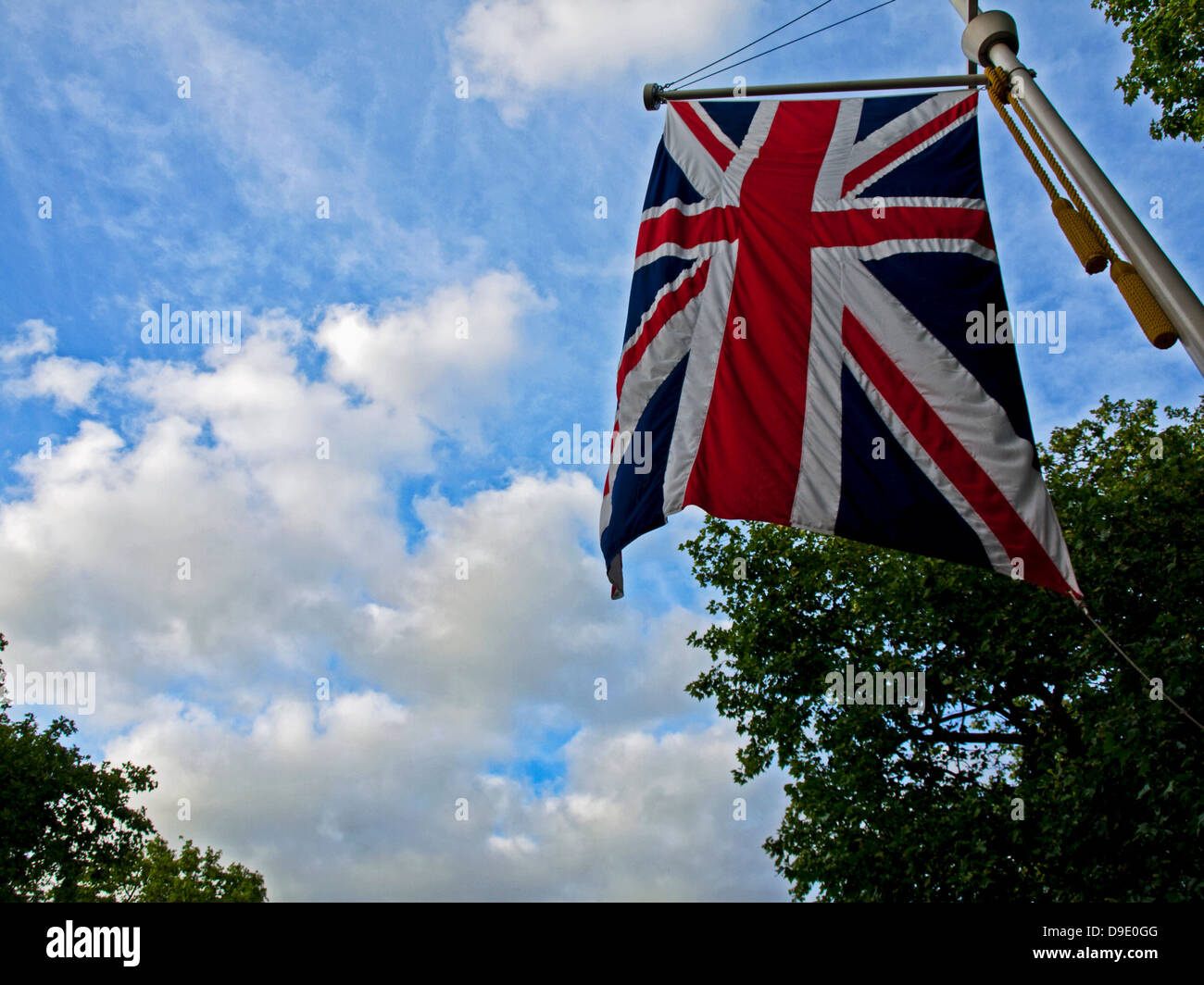 The mall london union jack flags hi-res stock photography and images ...