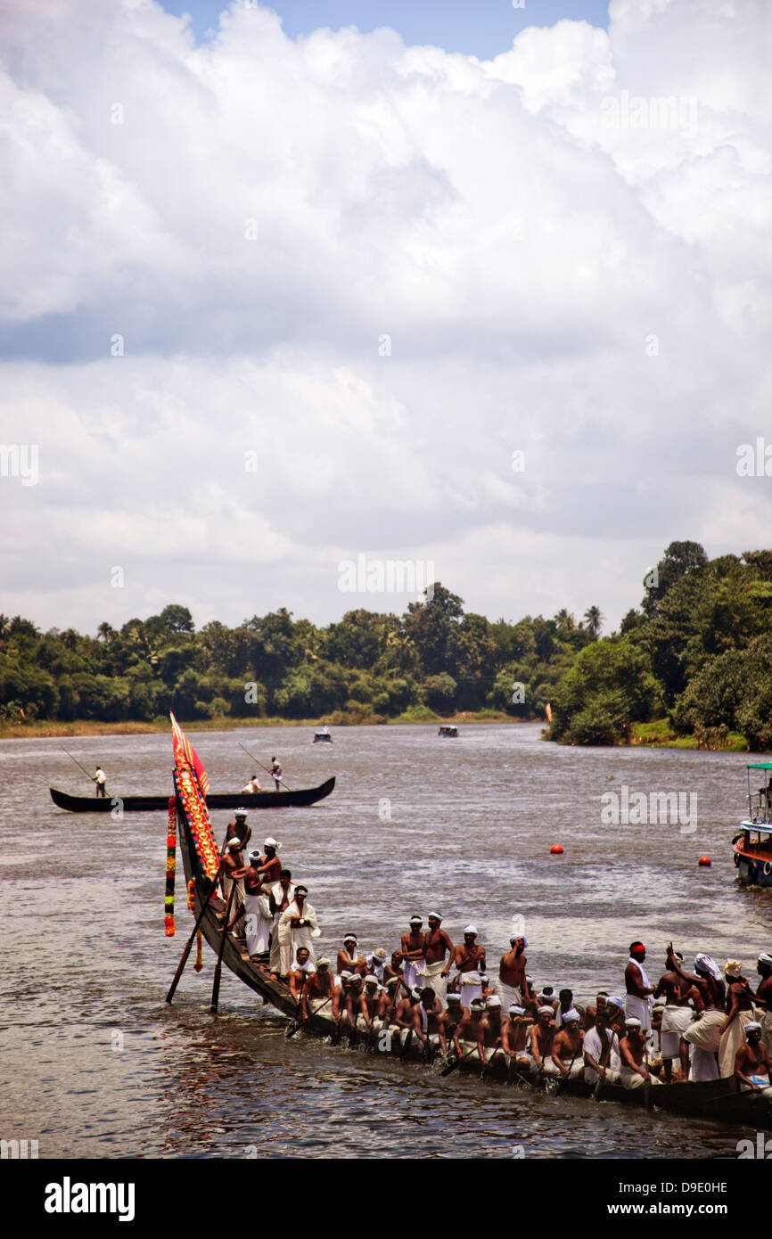 Snake boat race on Pampa River at Onam Festival, Aranmula, Kerala ...