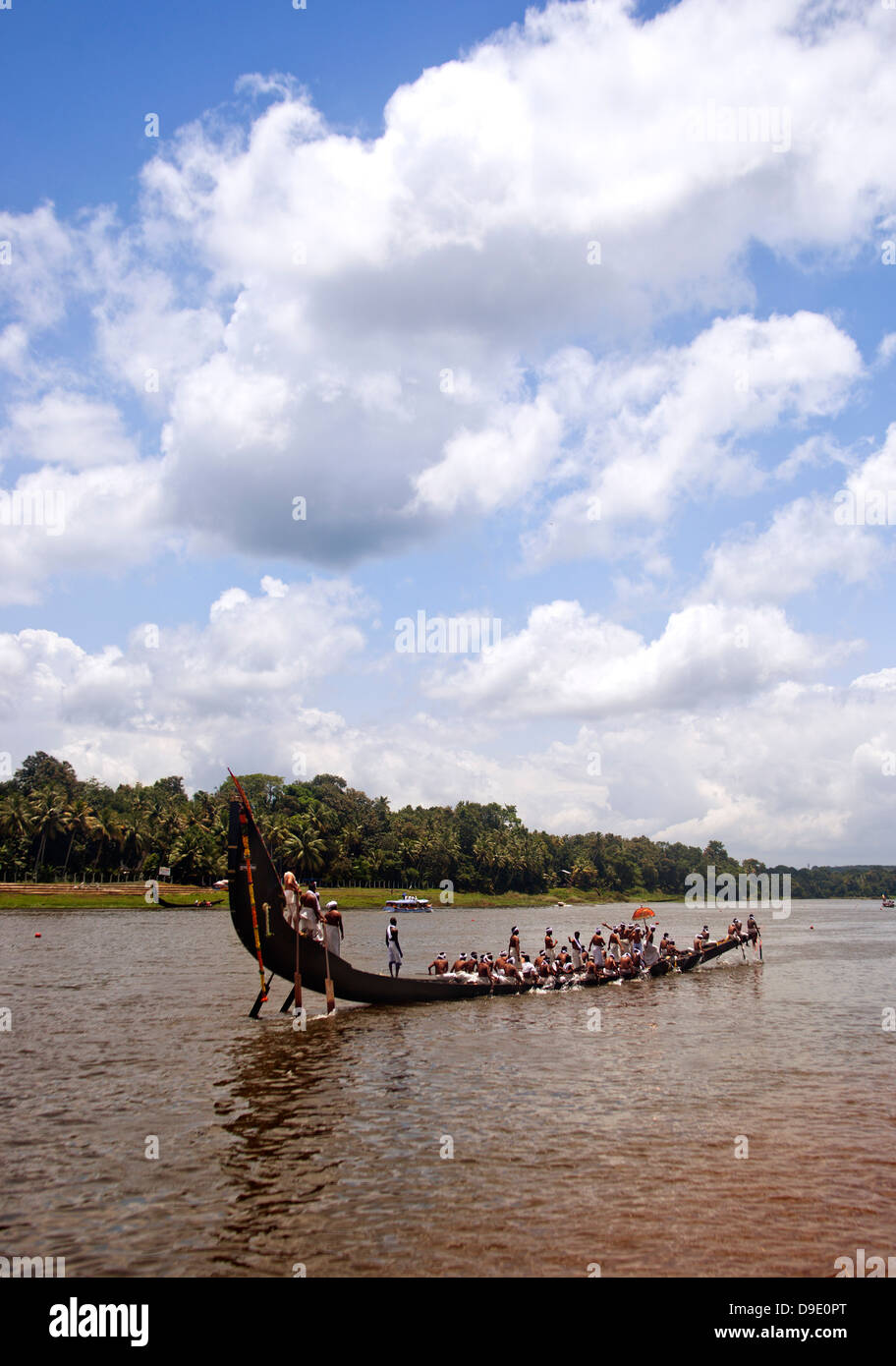 Snake boat race on Pampa River at Onam Festival, Aranmula, Kerala ...