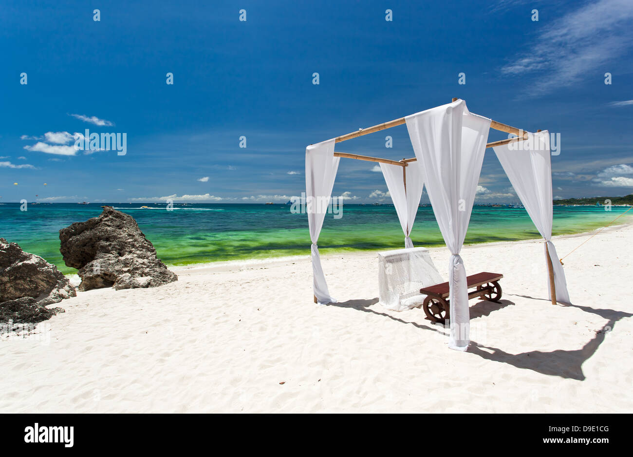 Wedding arch on tropical beach Stock Photo - Alamy