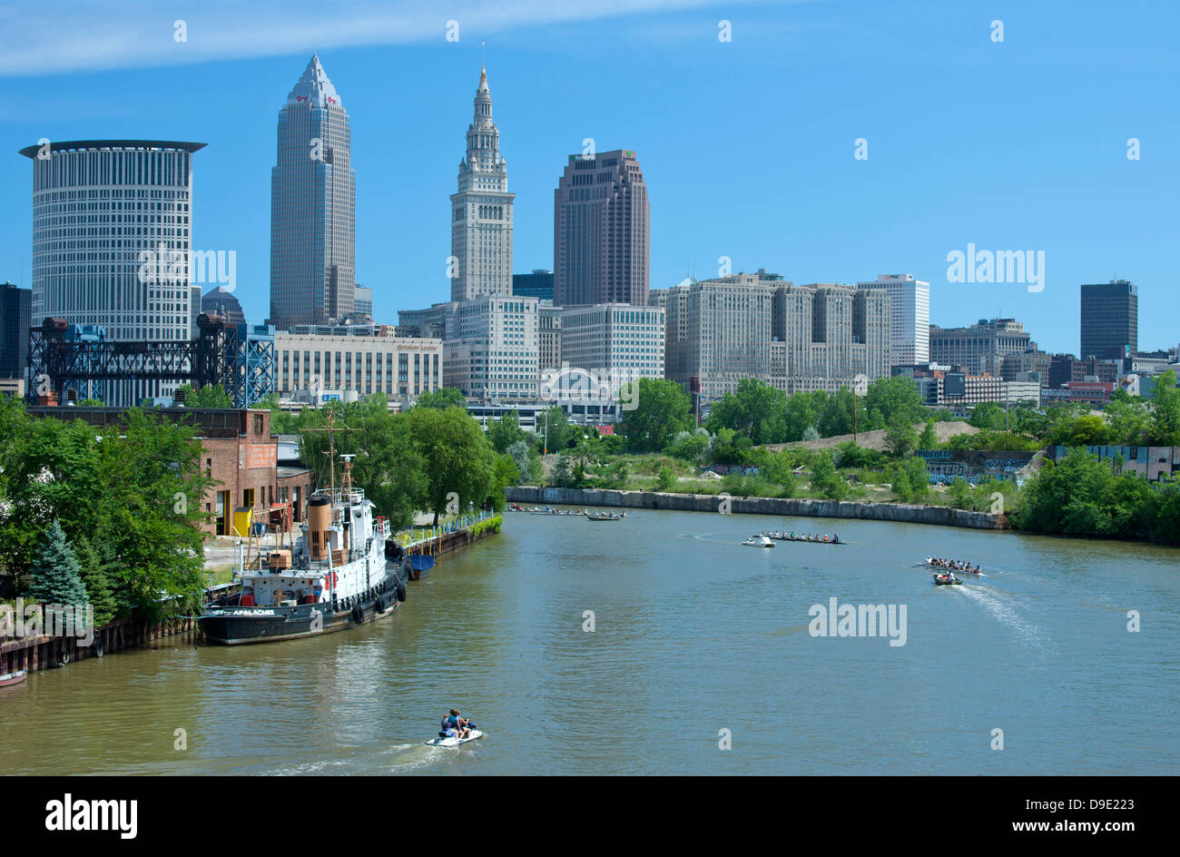 DOWNTOWN SKYLINE CUYAHOGA RIVER CLEVELAND OHIO USA Stock Photo - Alamy