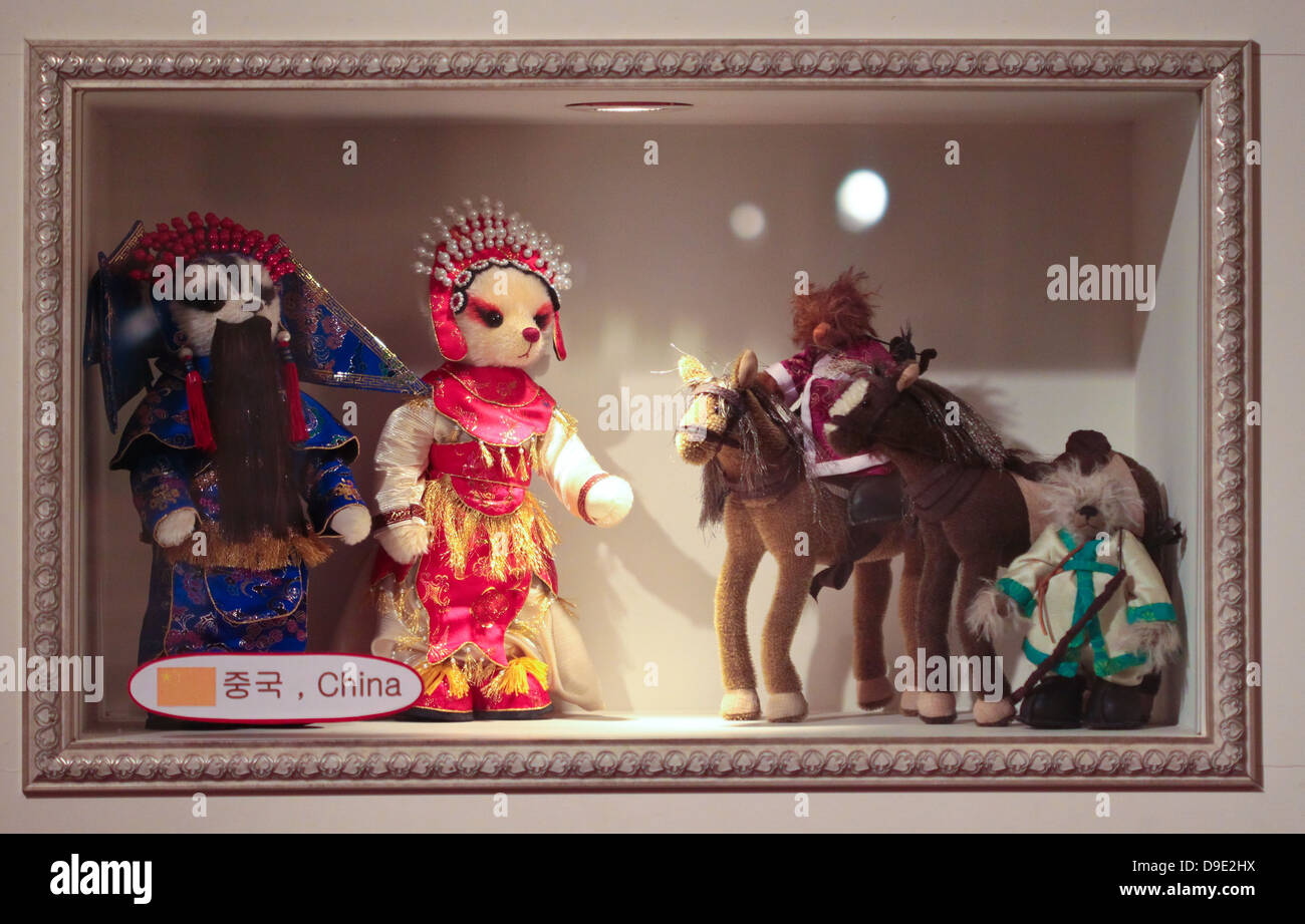 China teddy bear entries framed at Teddy bear farm Stock Photo - Alamy