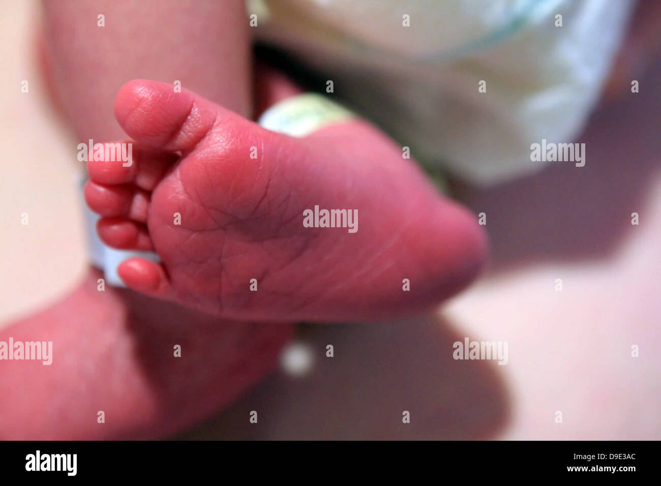 Human birth hi-res stock photography and images - Alamy