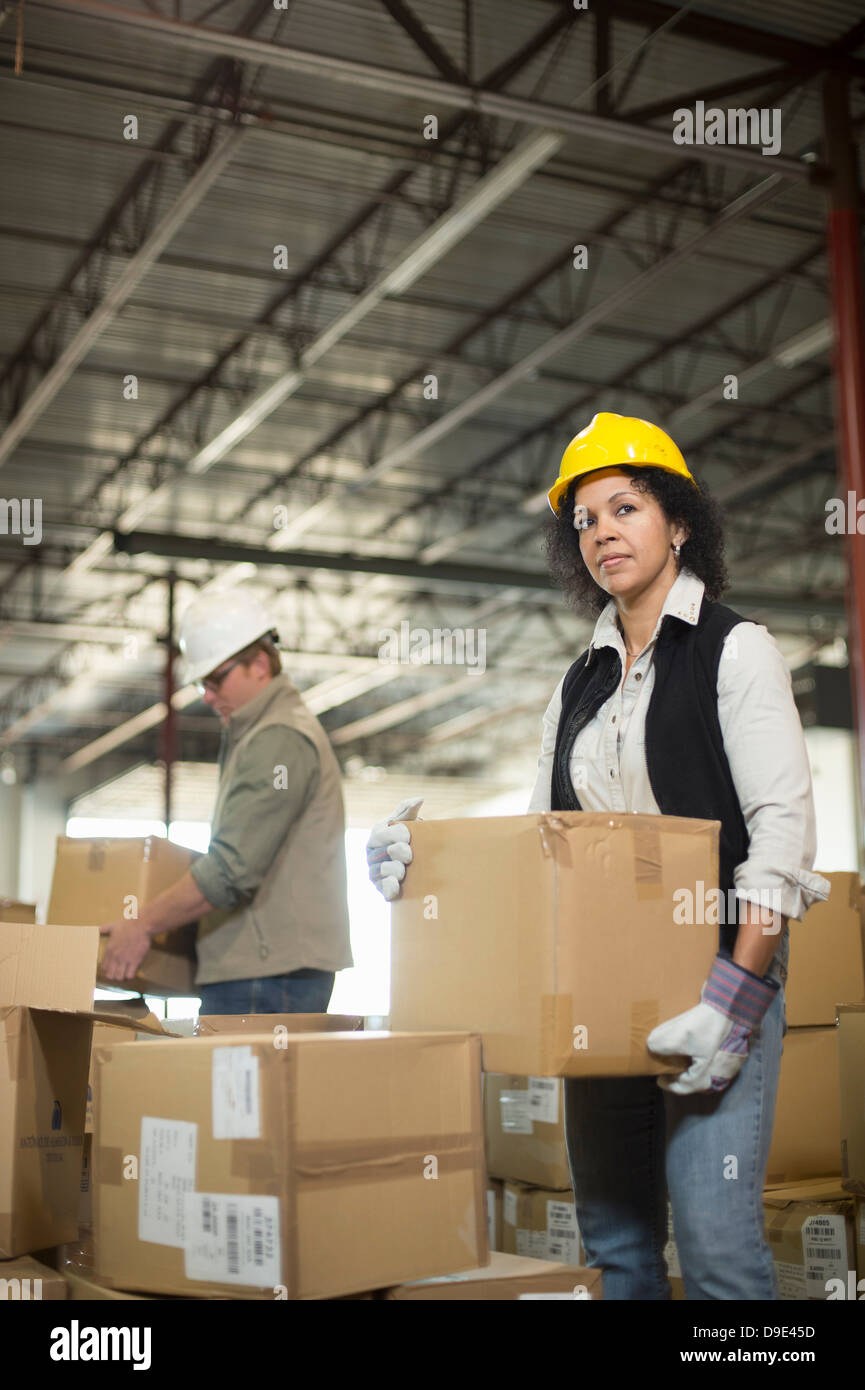 Worker lifting cardboard box hi-res stock photography and images - Alamy
