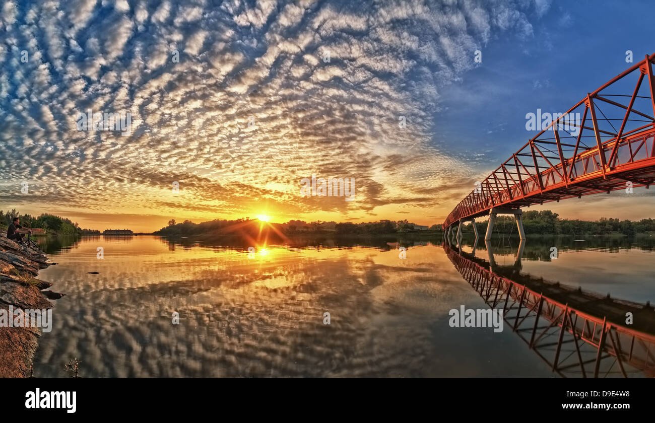 Waterside and reflection of the sun hi-res stock photography and images ...