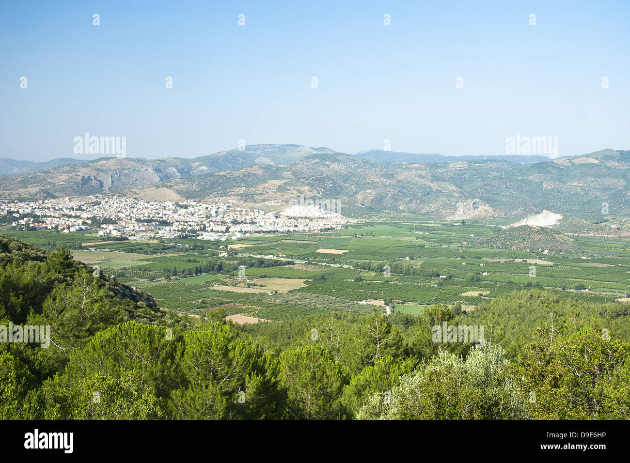 Open valley landscape hi-res stock photography and images - Alamy