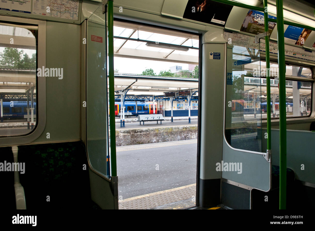 Richmond station london england hi-res stock photography and images - Alamy